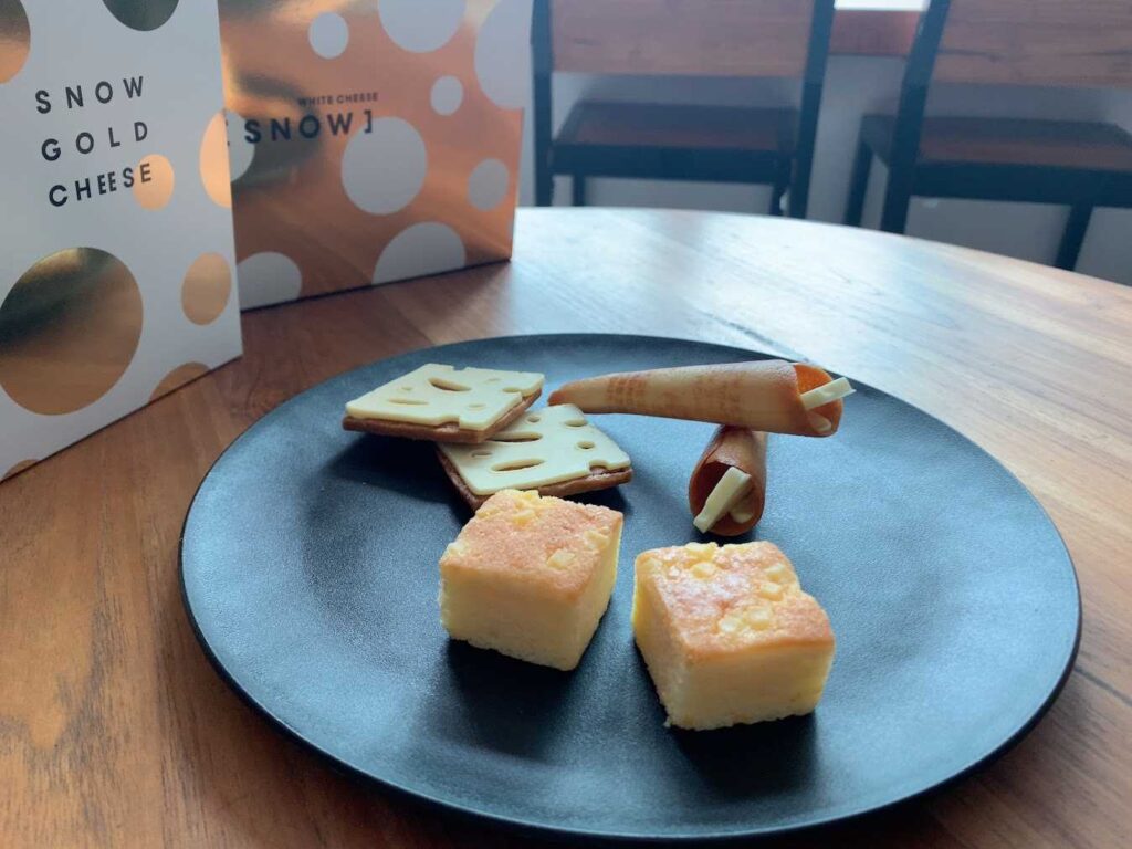 SNOW CHEESE （スノーチーズ）は何時から並ぶと買える？攻略法やおすすめ商品を地元民が紹介 - さつろぐ～ジョニーさんの札幌ブログ